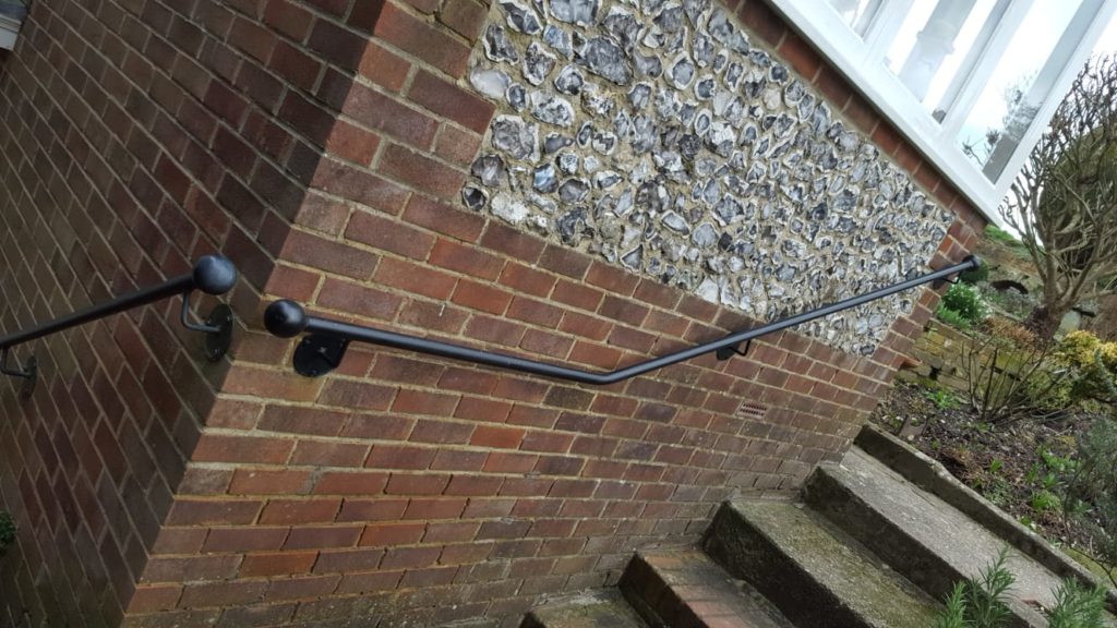 Ball topped, full round handrail - Petersfield Forge